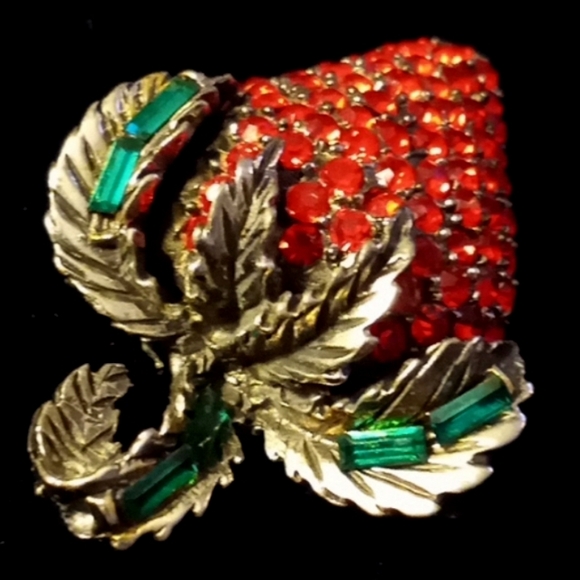 Valtallica's Vintage | Jewelry | Vintage Pell Green Baguette Red Rhinestone Strawberry Brooch ...